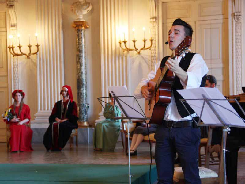 Gianmaria Vassallo, giovane menestrello che canta la Toscana