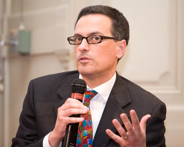 Coronavirus, come frenare il contagio: intervista al professor Bonanni