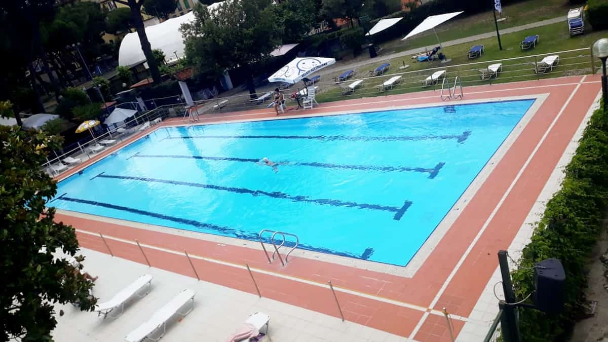 Piscina a Firenze: dove andare, la guida 2025 con orari e prezzi
